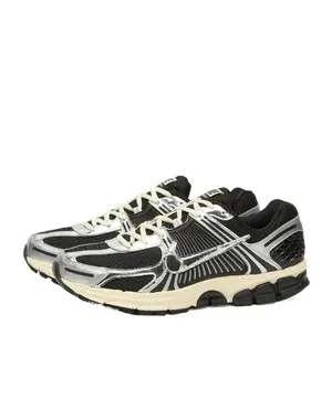 Nike Zoom Vomero 5 Running Shoes