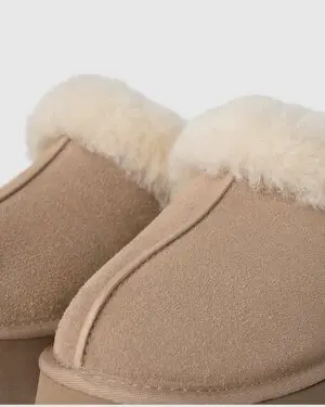UGG Disquette Logo Embossed Platform Slippers