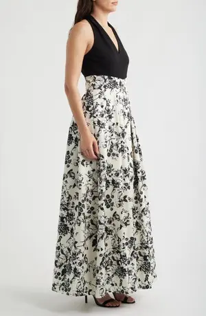 Julia Jordan Print Pleated Sleeveless Gown