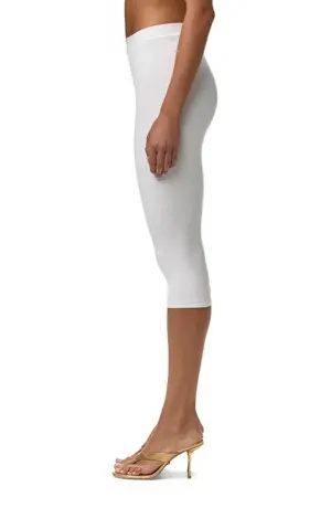 Naked Wardrobe Smooth Capri Leggings