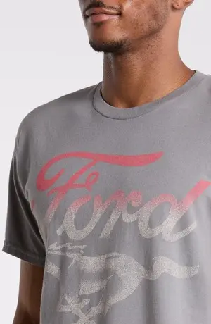 MERCH TRAFFIC Ford Mustang Graphic T-shirt