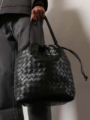 Bottega Veneta Bucket Intrecciato Leather Shoulder Bag - Black