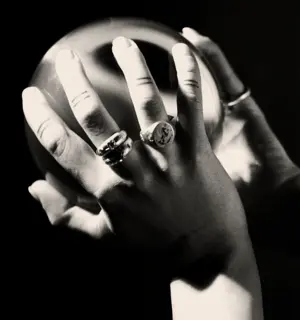 CECE JEWELLERY The Traveller’s Tale Signet Ring