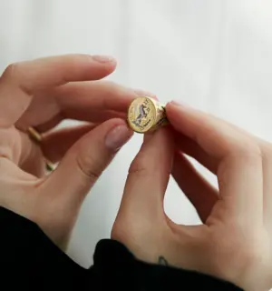 CECE JEWELLERY The Traveller’s Tale Signet Ring