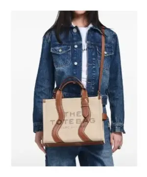 Marc Jacobs Medium The Wavy Tote Bag