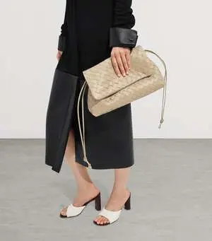 Bottega Veneta Leather Giorno Shoulder Bag - Neutral