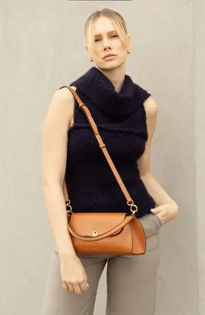 NOIRGAZE Scallop Baguette Bag In Calf Leather - Tan