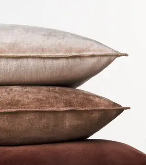 MAISON DE VACANCES Velour Cushion