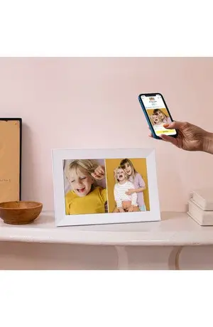 AURA FRAMES Carver 10.1 Inch Digital Picture Frame
