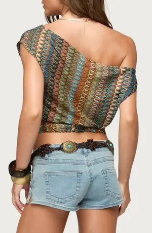 EDIKTED Taniya Zigzag Knit Off The Shoulder Crop Top
