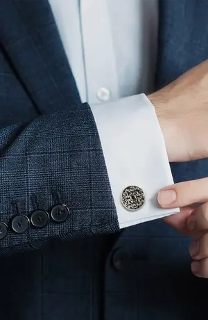 CUFFLINKS, INC. 