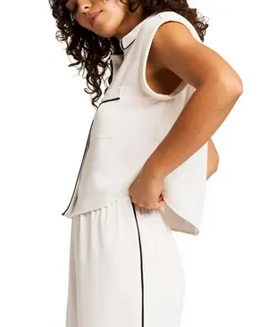NEGATIVE Sleeveless Collared Shirt With Pocket