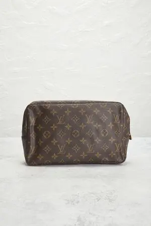 LOUIS VUITTON Monogram Trousse Toilette 28 Pouch