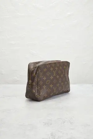 LOUIS VUITTON Monogram Trousse Toilette 28 Pouch
