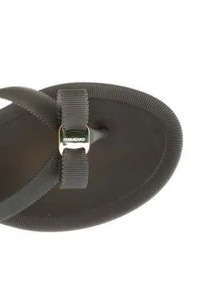FERRAGAMO Vara Flip-flop Sandals With Jelly Bow - Black