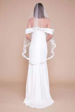 Tadashi Shoji Fingertip Bridal Veil With Floral Embroidery - Ivory