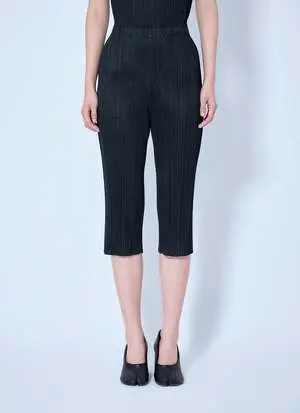 Issey Miyake Mid Rise Pleated Cropped Trousers - Black