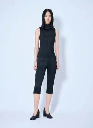 Issey Miyake Sleeveless Ribbed High-neck Top - Black