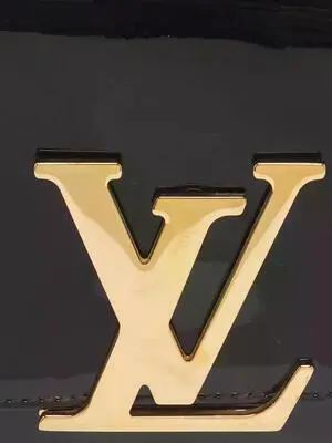 LOUIS VUITTON Louise Clutch Bag - Black