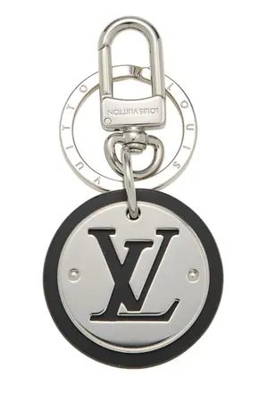 LOUIS VUITTON Silver Cutout Circle Logo Key Holder