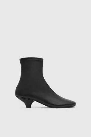 ST. AGNI Soft Boot