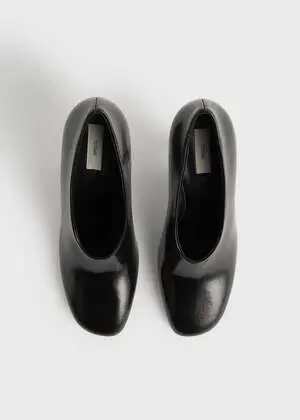 TOTEME Contour Naplack Pumps