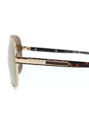Guess Pilot Frame Sunglasses With Logo Plaque - Brown