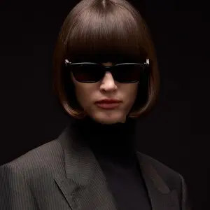 Gucci Rectangular Frame Sunglasses With Lettering Detail - Brown