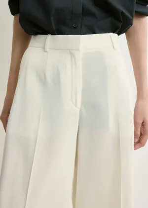 TOTEME Wide Tailored Shorts Ecru