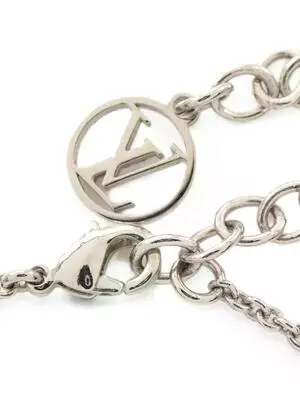 LOUIS VUITTON Essential V Necklace