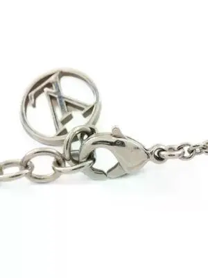 LOUIS VUITTON Essential V Necklace