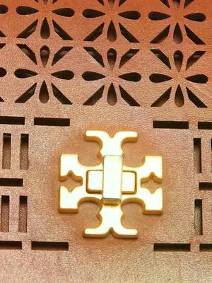 Tory Burch Kira Cut-out Detail Shoulder Bag - Brown