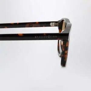 RETROSUPERFUTURE Lunettes 8 Écailles Sunglasses