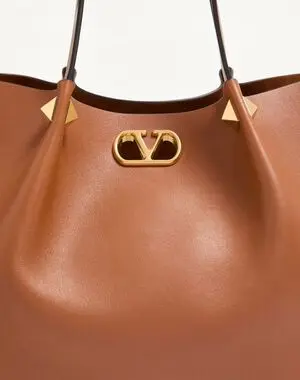 Valentino Garavani Large Soft Leather Shopping Bag With Maxi Studs - Hazelnut