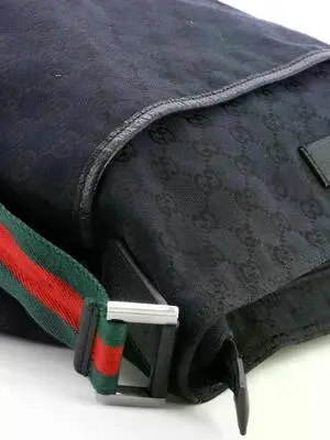 Gucci Gg Canvas Medium Messenger Bag