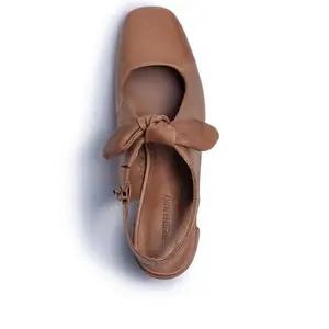 Bernardo Angelina Pump - Almond