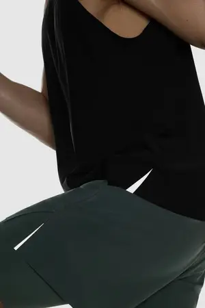 PELOTON Run Interlock Stride Singlet - Black