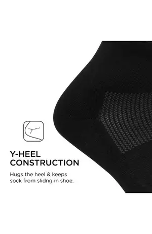 FEETURES High Performance Max Cushion Quarter Sock Moisturewicking Athletic Socks - Black