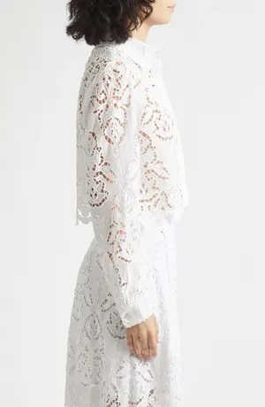 TOCCIN Jilly Floral Embroidery Crop Shirt