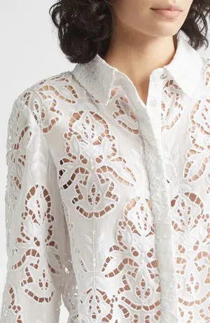 TOCCIN Jilly Floral Embroidery Crop Shirt