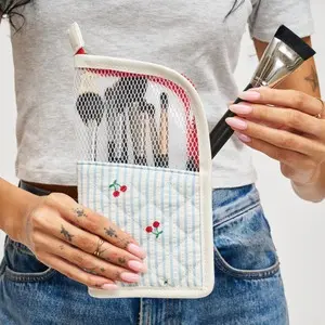 URBAN EXPRESSIONS Makeup Mvp Brush Holder - Blue Cherry