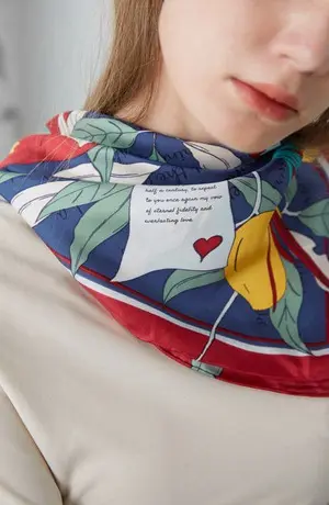 LOST PATTERN El Amor Silk Bandana - Red