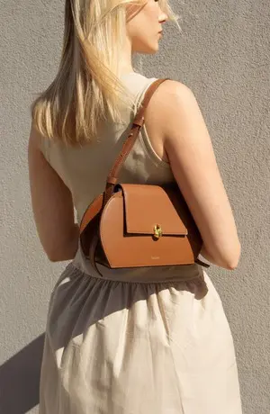 NOIRGAZE Fei Shoulder Bag With Gold Tone Lock Closure - Tan
