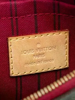 LOUIS VUITTON Monogram Neverfull Pm Pouch