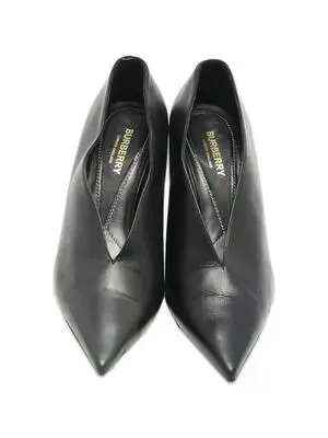 Burberry Brierfield V-cut Pumps