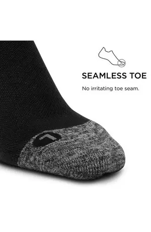 FEETURES Plantar Fasciitis Relief Light Cushion Quarter Socks With Arch Support - Black