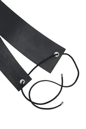 ST. AGNI Asymmetrical Leather Belt
