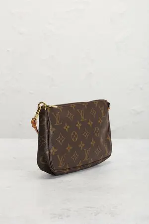 LOUIS VUITTON Monogram Pochette Accessoires Shoulder Bag