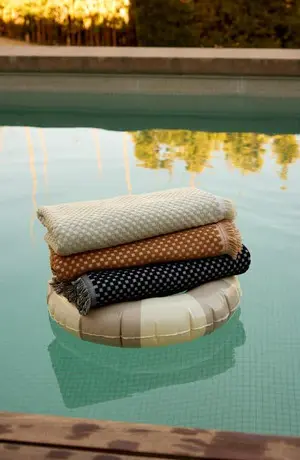 PARACHUTE Riviera Organic Cotton Beach Towel - Soft Black