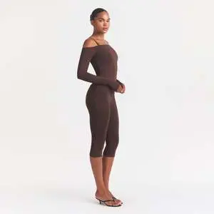 SKIMS Off The Shoulder Top | Deep Neutral | | Smooth Layers - Cocoa